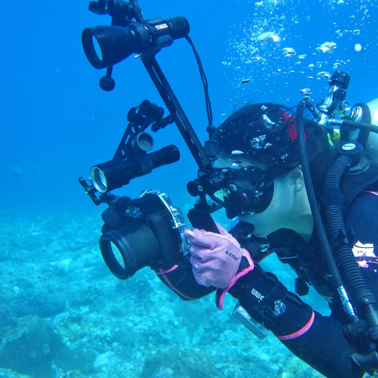 PULUZ 40m Underwater Depth Diving Case Waterproof Camera Housing for Canon G7 X Mark II(Black)